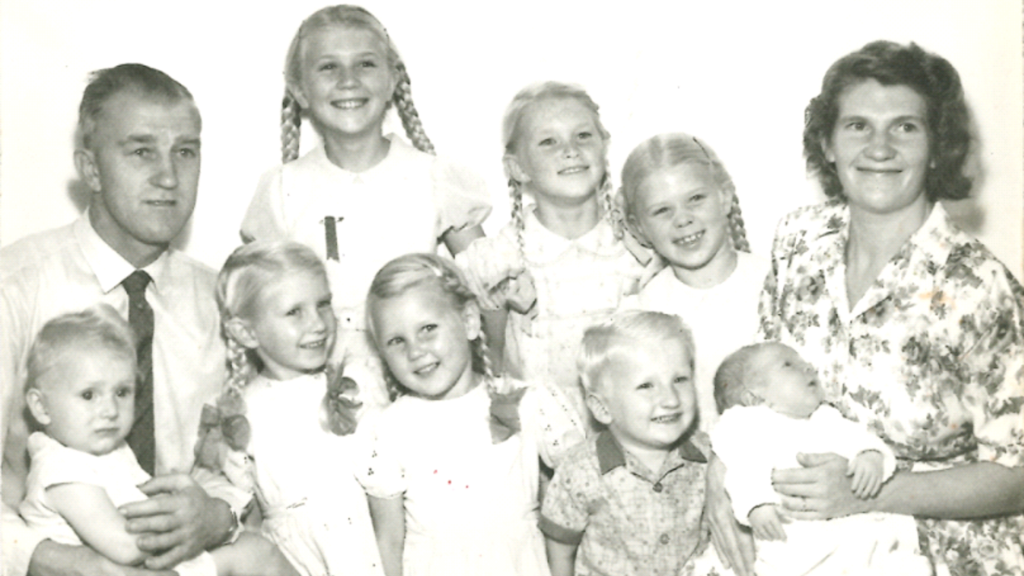 The Pantograph Punch - Gloriavale: The Other Side, From the Inside ...